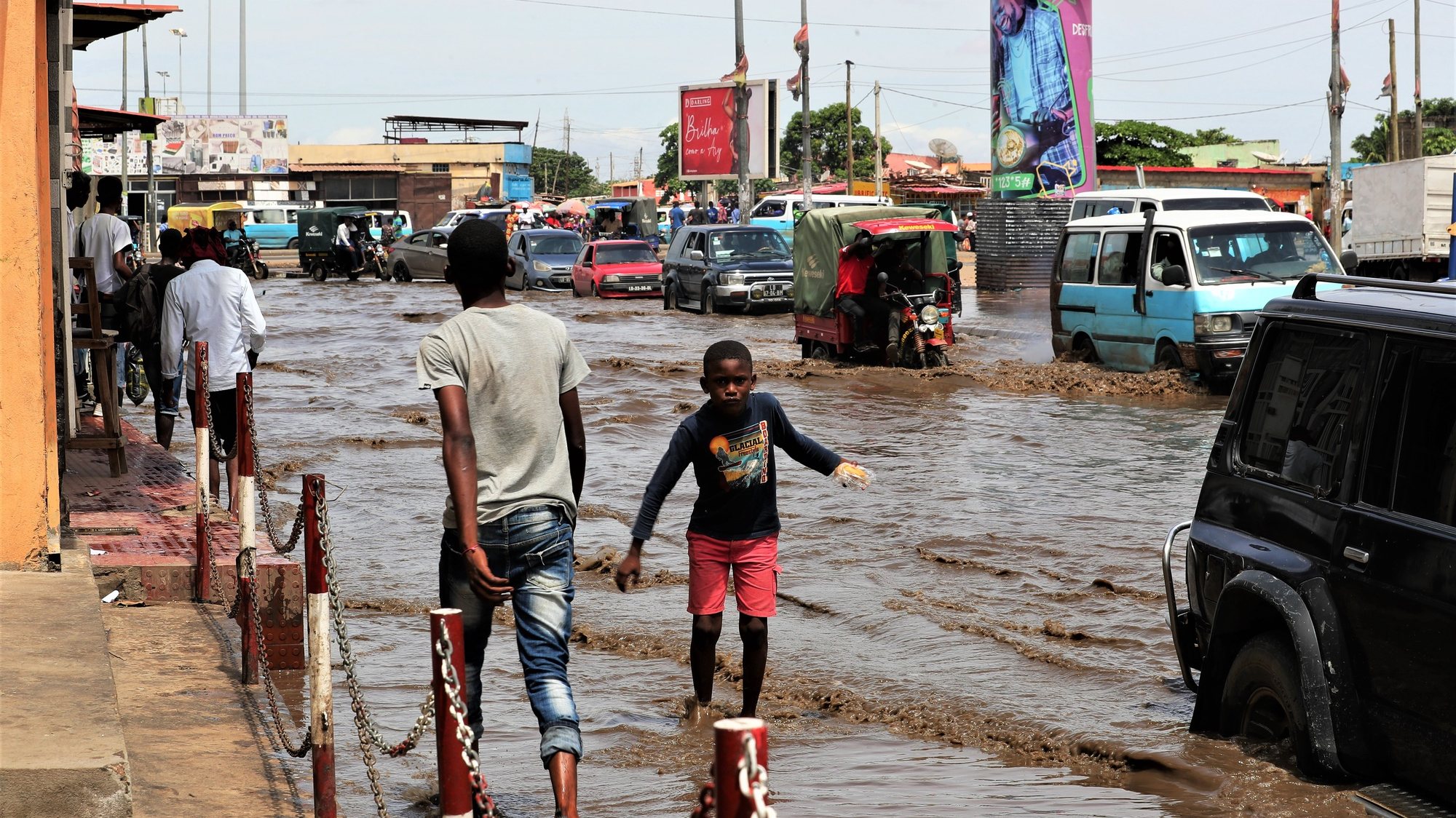 Heavy rain kills 2, blackout affects 2,000 families in North Angola ...